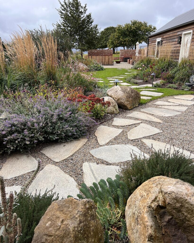 25 Landscaping with Large Rocks Ideas for a Bold Natural Look - Homee Bee