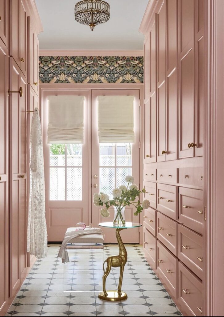 32 Decorating Ideas for High Ceilings to Enhance Your Space - Homee Bee